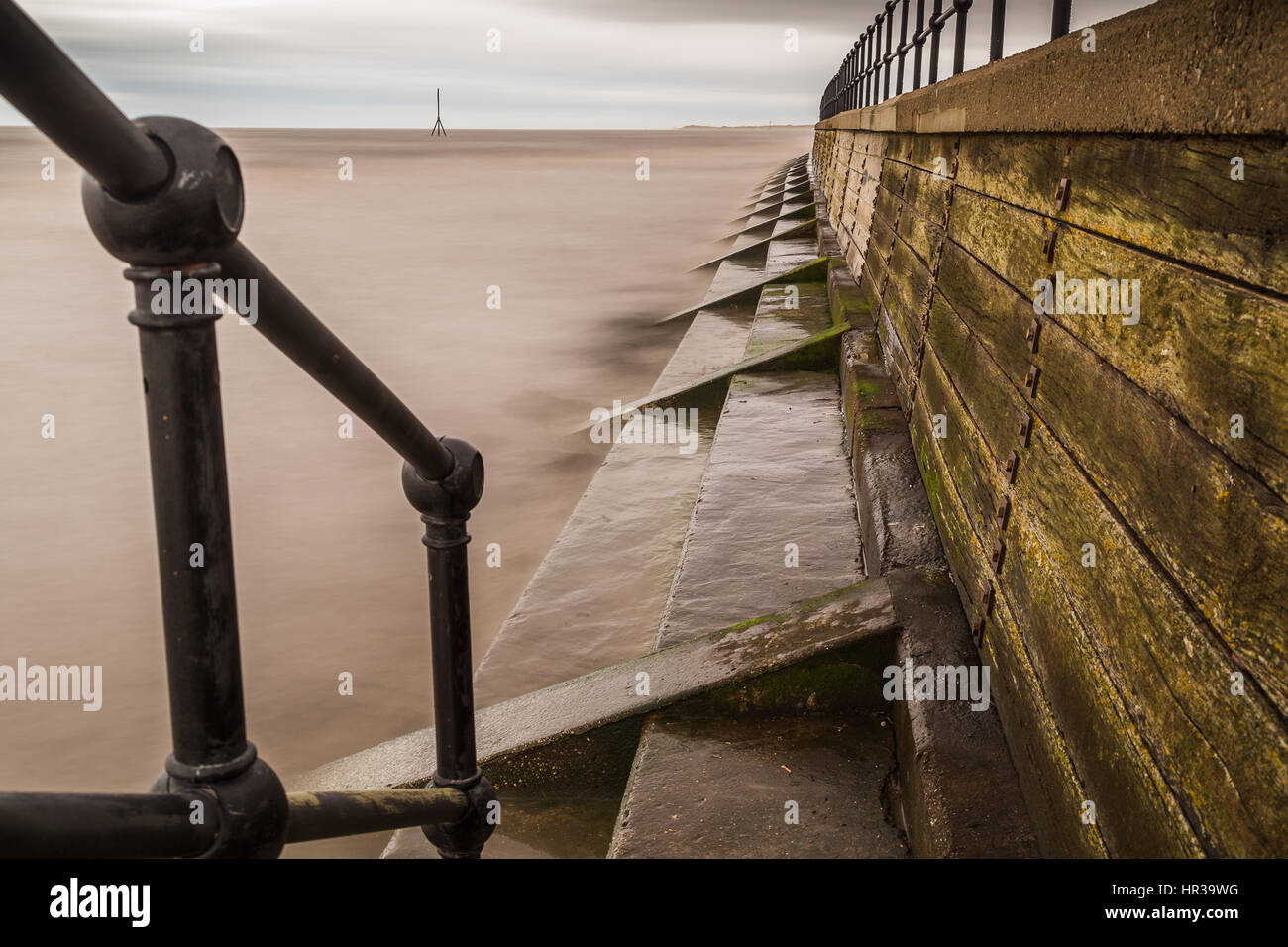 High retaining wall hi-res stock photography and images - Alamy