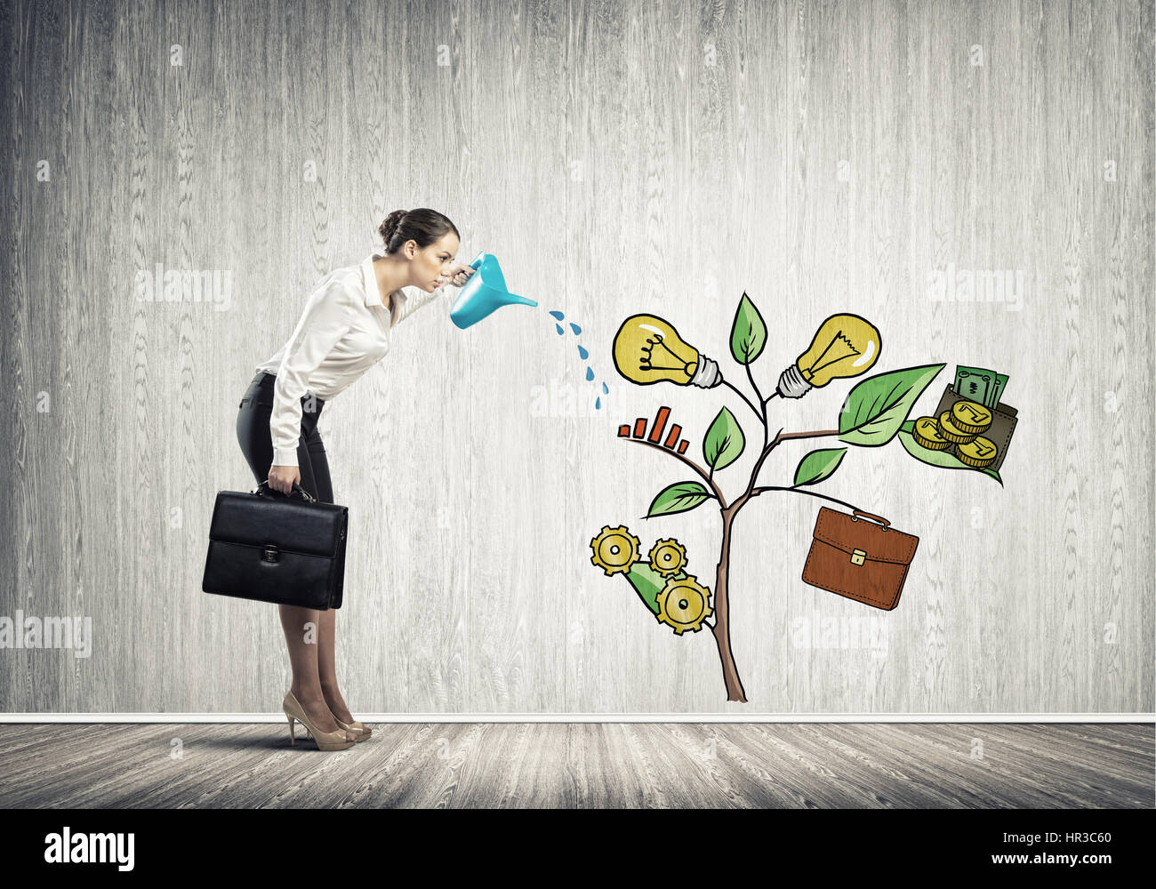 Attractive businesswoman presenting investment and financial growth ...
