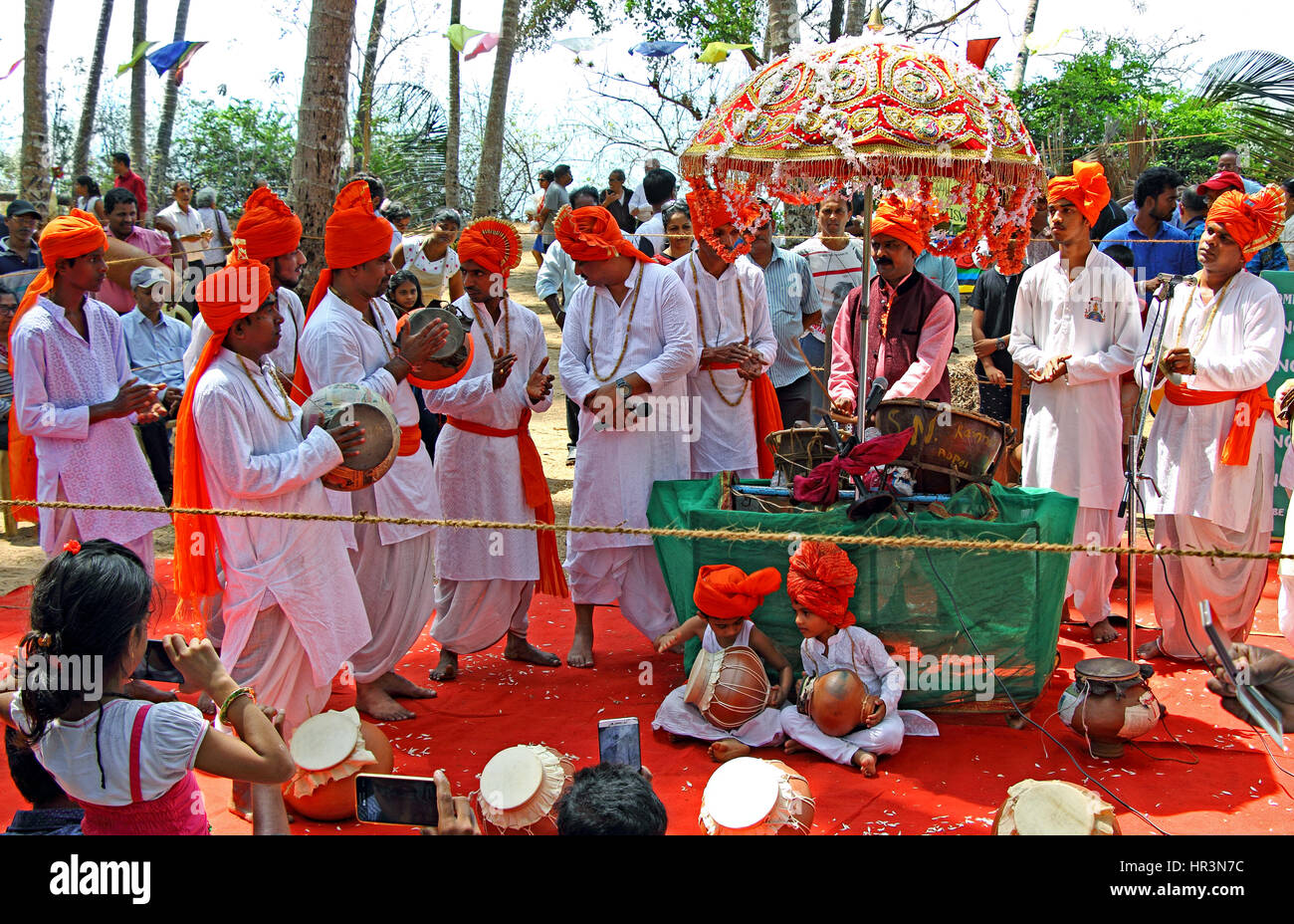 Percussion instrument hi-res stock photography and images - Alamy