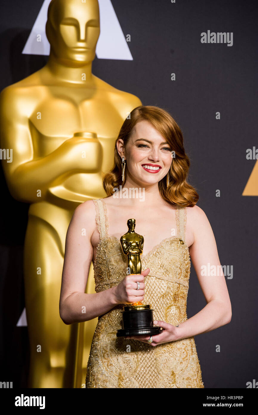 Los Angeles, USA. 26th Feb, 2017. Emma Stone poses with her Best ...
