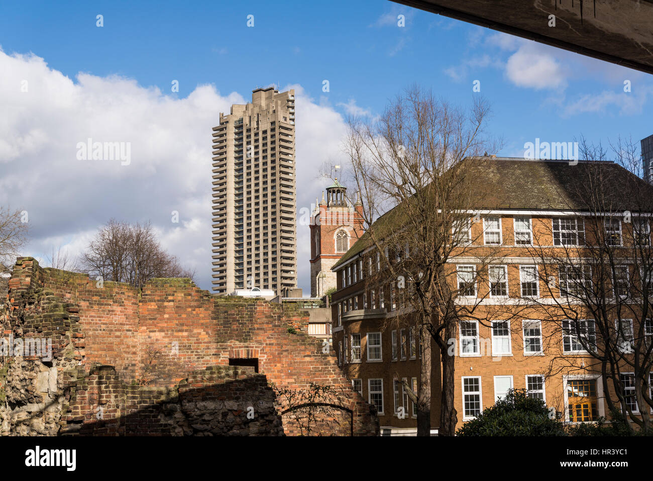 London wall barbican building hi-res stock photography and images - Alamy