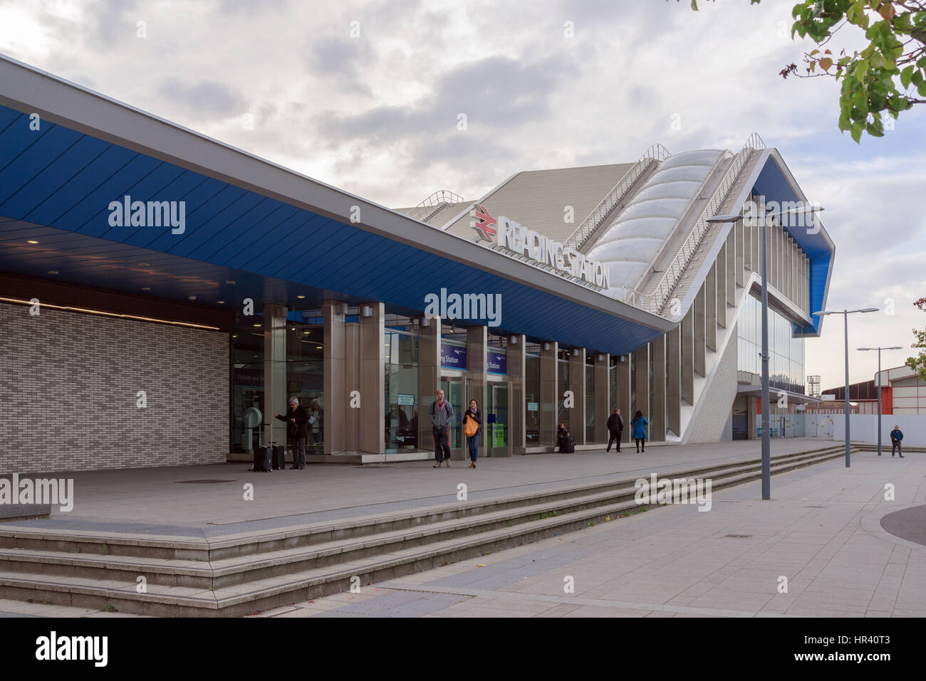 North entrance reading rail station hi-res stock photography and images ...