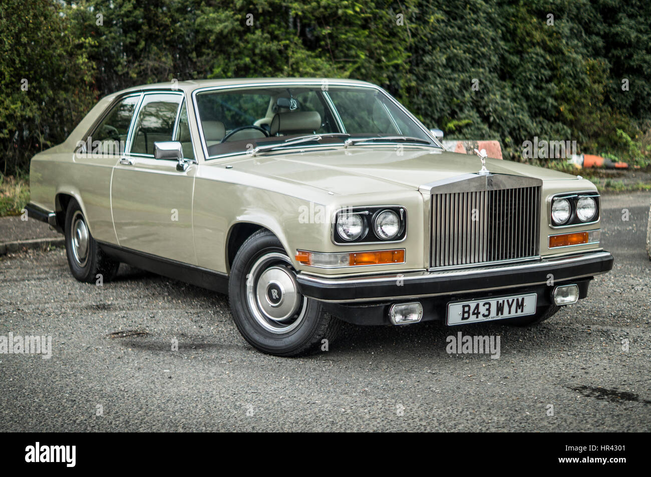 Rolls Royce Camargue in beige Stock Photo - Alamy