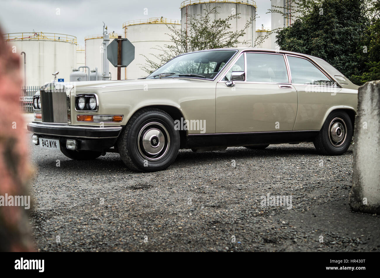 Rolls Royce Camargue in beige Stock Photo - Alamy