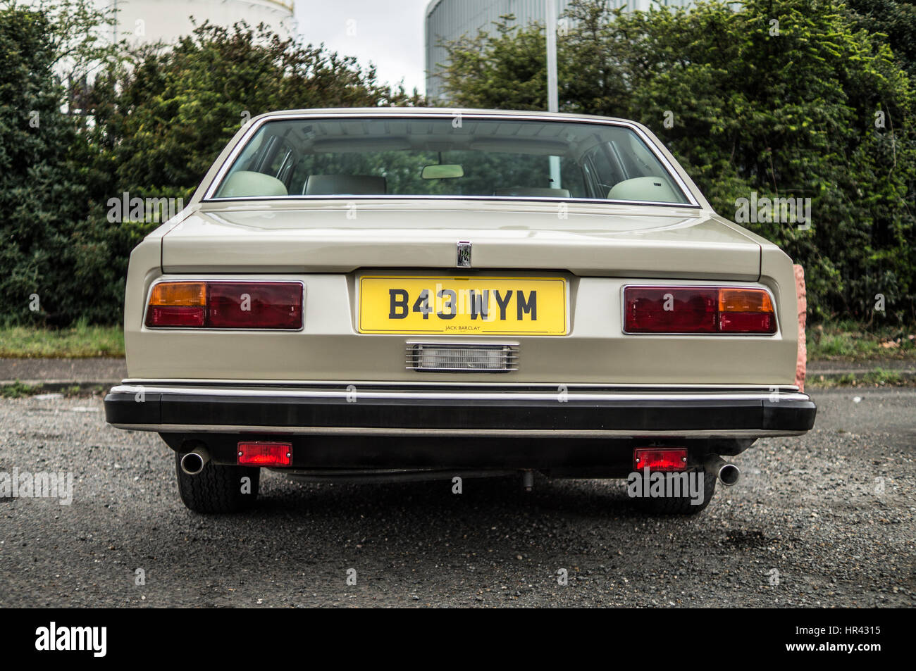 Rolls Royce Camargue in beige Stock Photo - Alamy