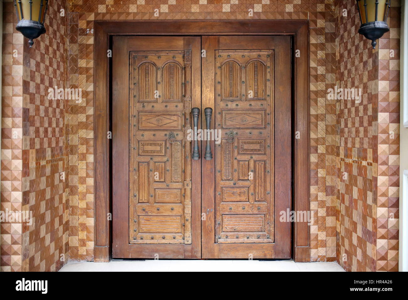 Old Wooden Door Traditional Indian Stock Photos & Old Wooden Door ...