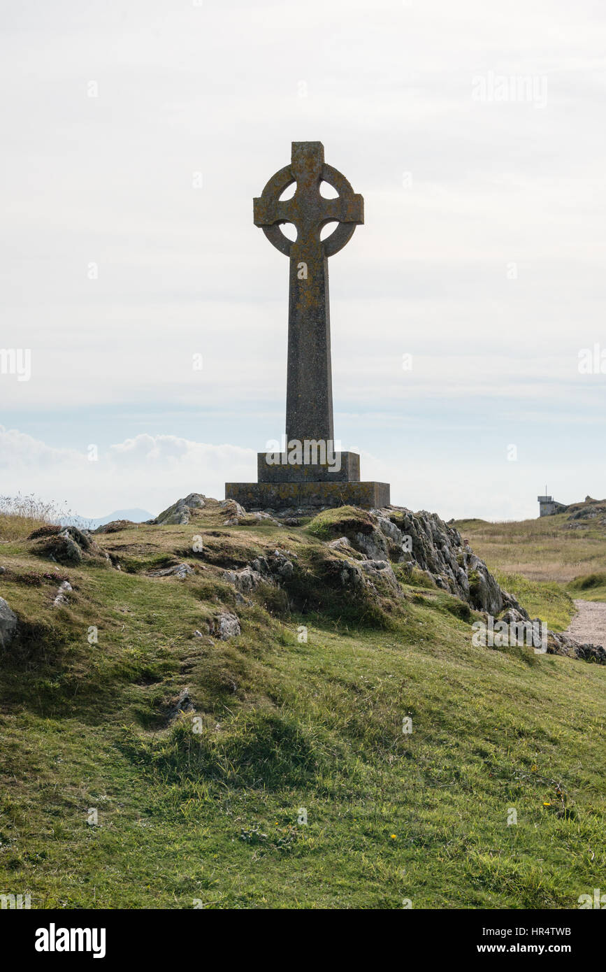 Celtic cross on Llanddwyn Island in Anglesey, North Wales Stock Photo ...