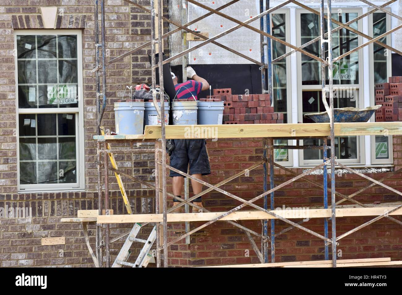 Construction worker building a home Stock Photo - Alamy