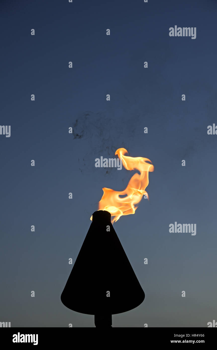 Tiki torch hi-res stock photography and images - Alamy