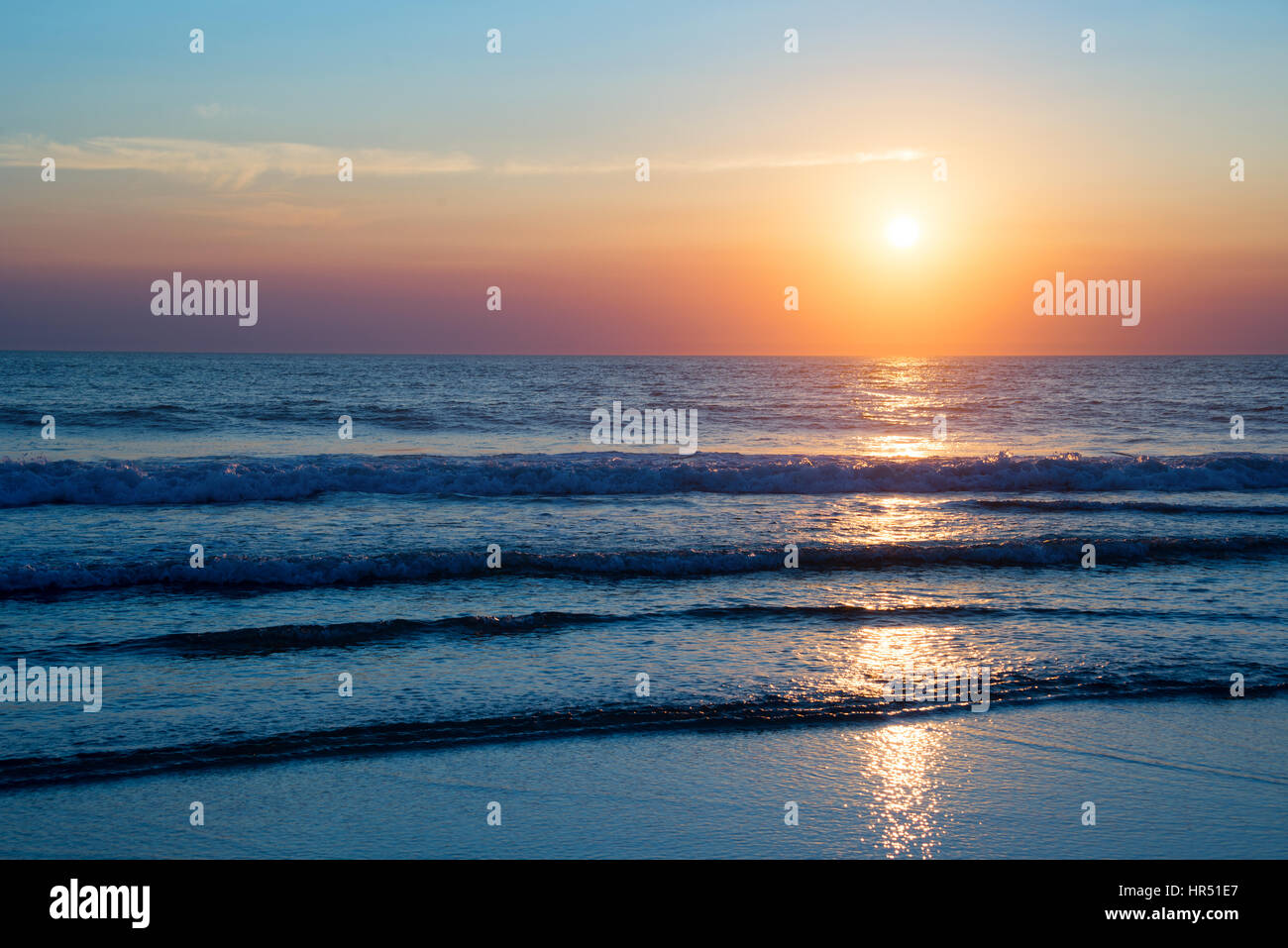 Ocean horizon sunset hi-res stock photography and images - Alamy