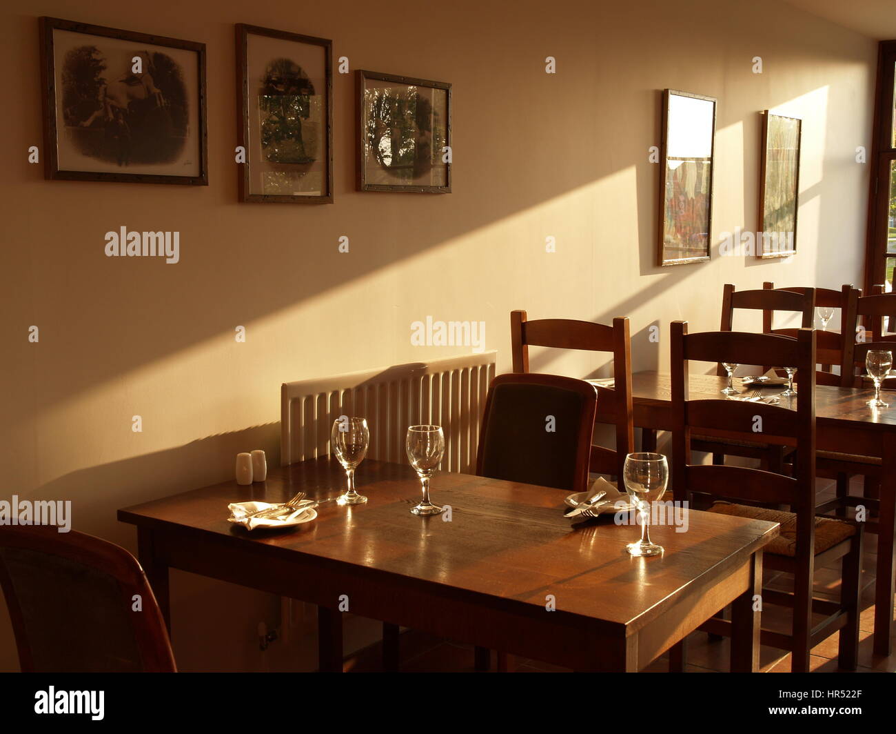 empty restaurant table lit by sunlight Stock Photo - Alamy