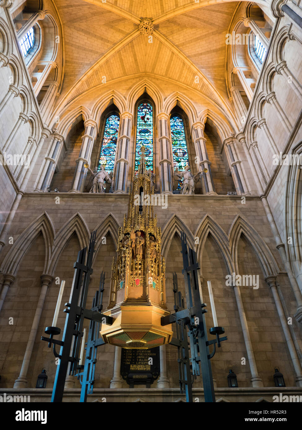 Southwark cathedral interior hi-res stock photography and images - Alamy
