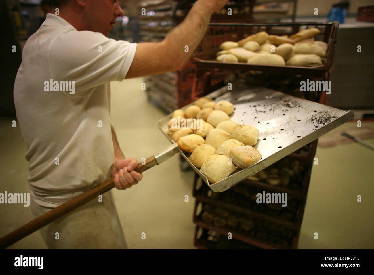baker at work Stock Photo - Alamy