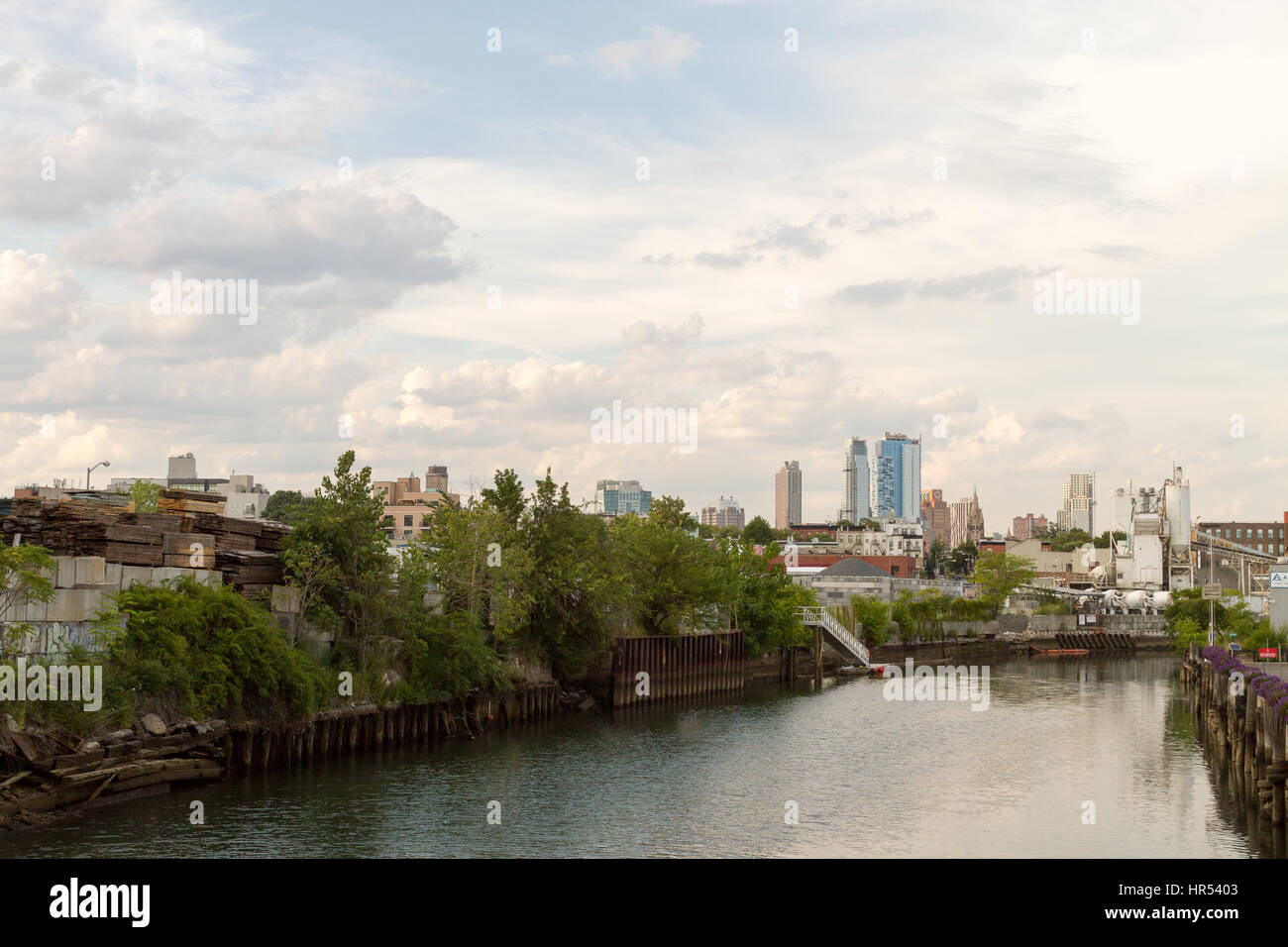 Brooklyn skyline from Gowanis Canal Stock Photo - Alamy