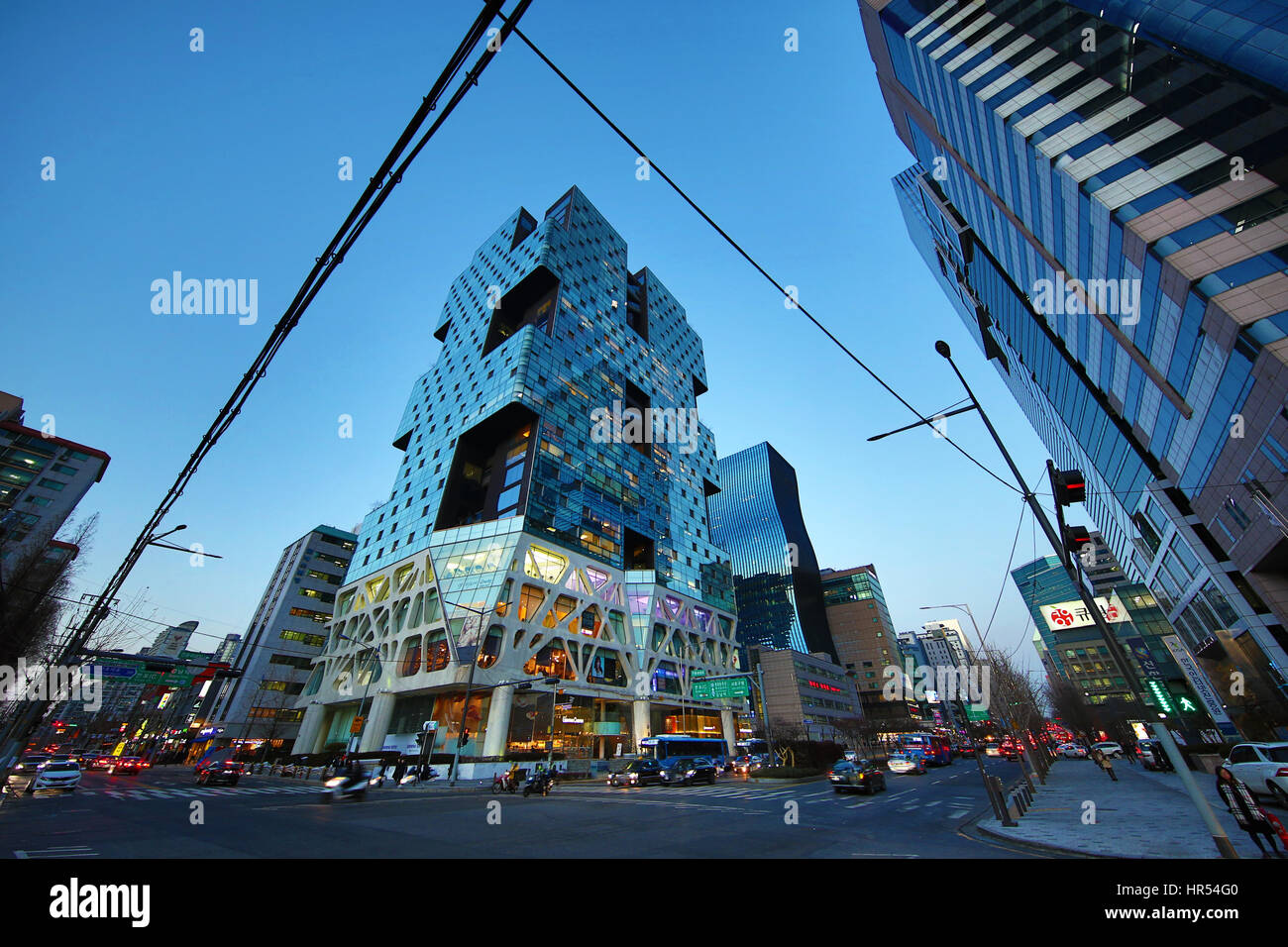 Modern tall buildings hi-res stock photography and images - Alamy