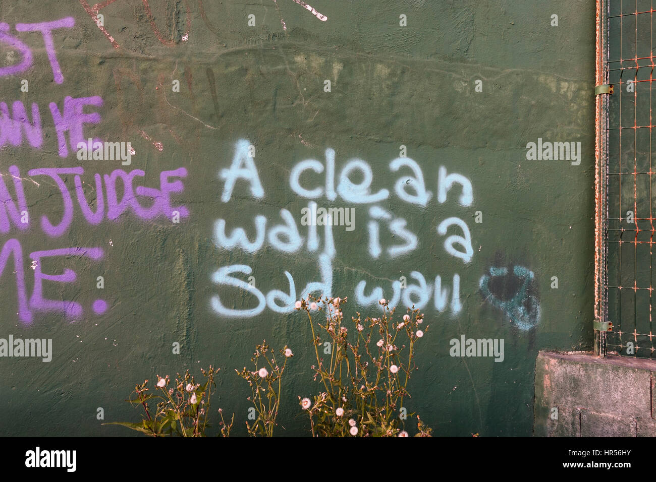 Concrete wall with graffiti hi-res stock photography and images - Alamy