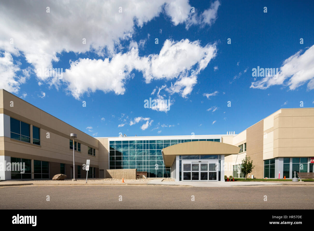 Modern hospital exterior hi-res stock photography and images - Alamy