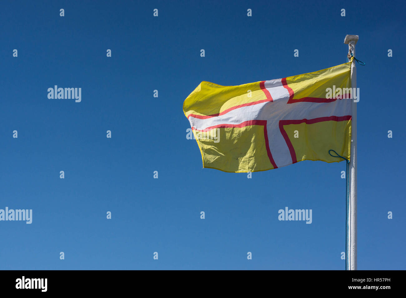 Full mast flag hi-res stock photography and images - Alamy