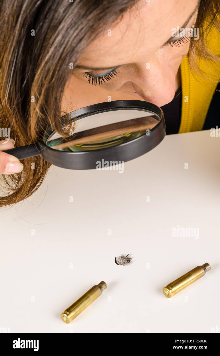 Magnifying glass shell hi-res stock photography and images - Alamy