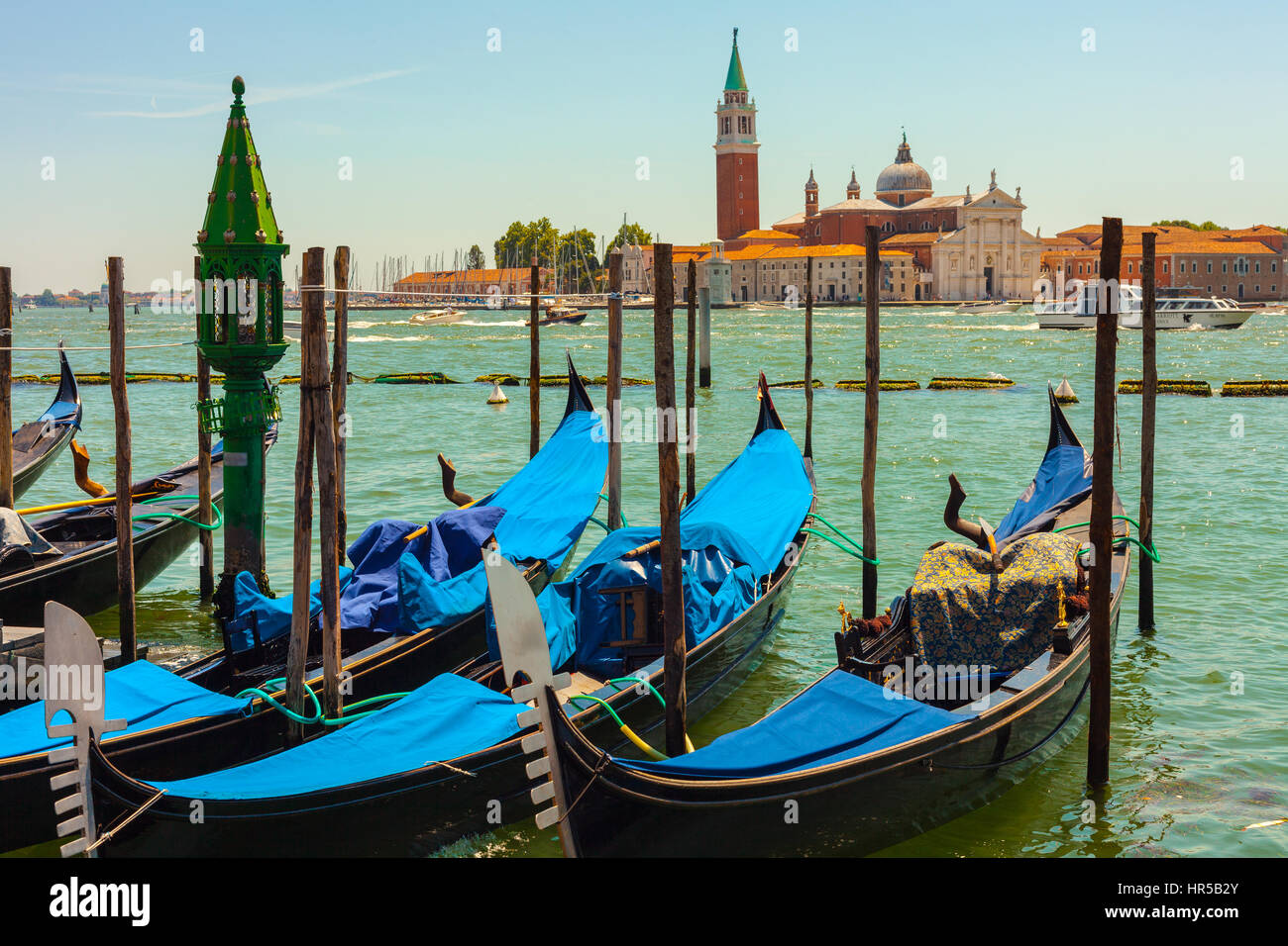 Italy canal water famous tourism boat hi-res stock photography and ...