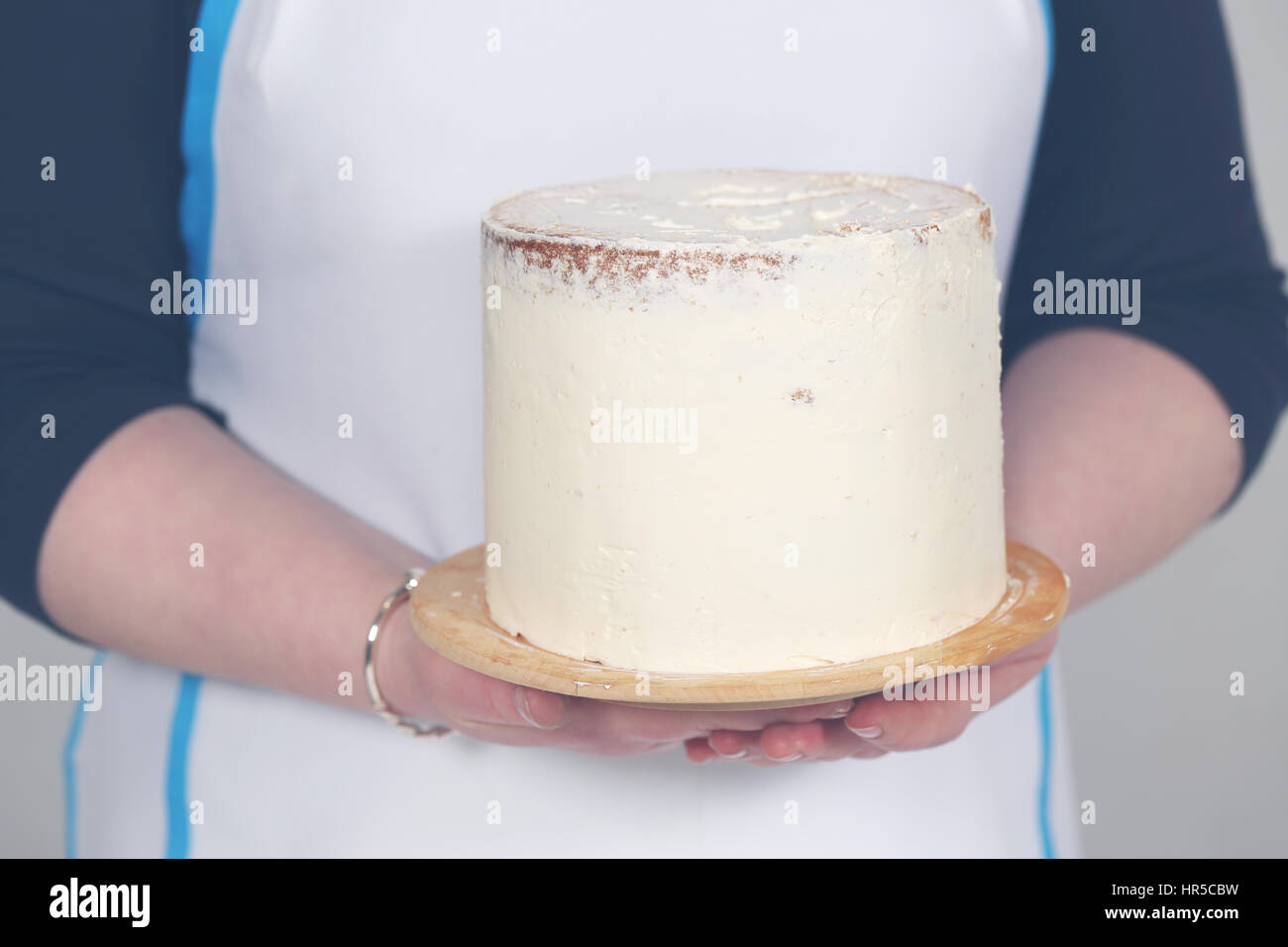 Girl making cake in bakery hi-res stock photography and images - Alamy