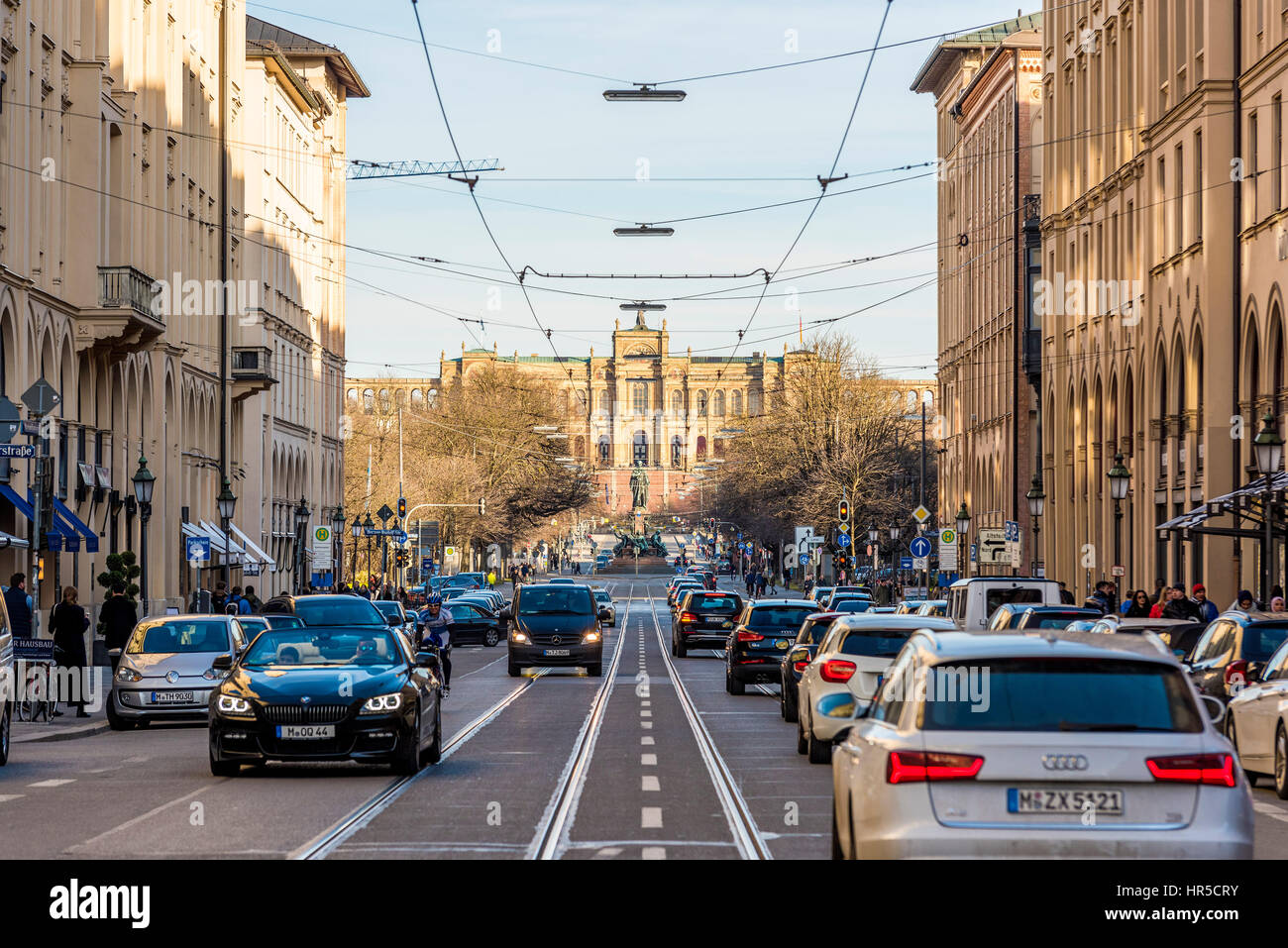 Urban streetlife hi-res stock photography and images - Alamy
