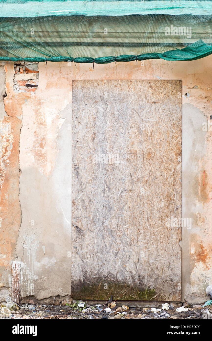Boarded up door hi-res stock photography and images - Alamy