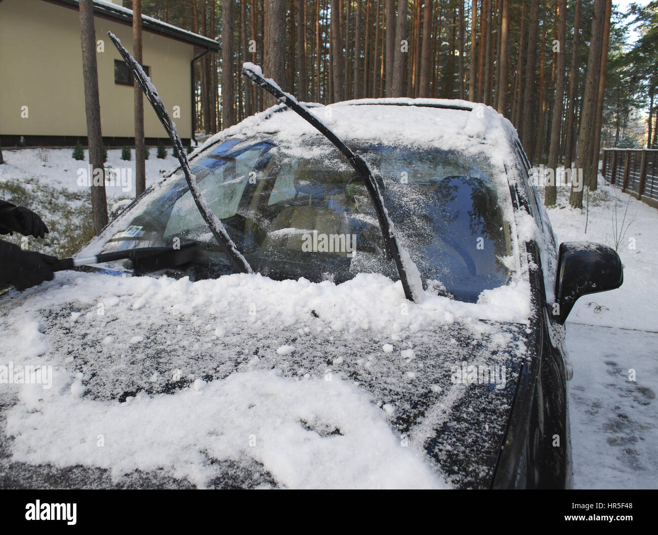 Snow car black white hi-res stock photography and images - Alamy