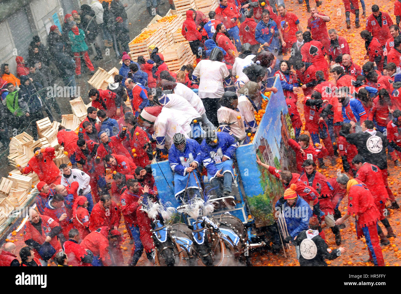 Ivrea Carnival, moments from the Organes Battle Stock Photo - Alamy