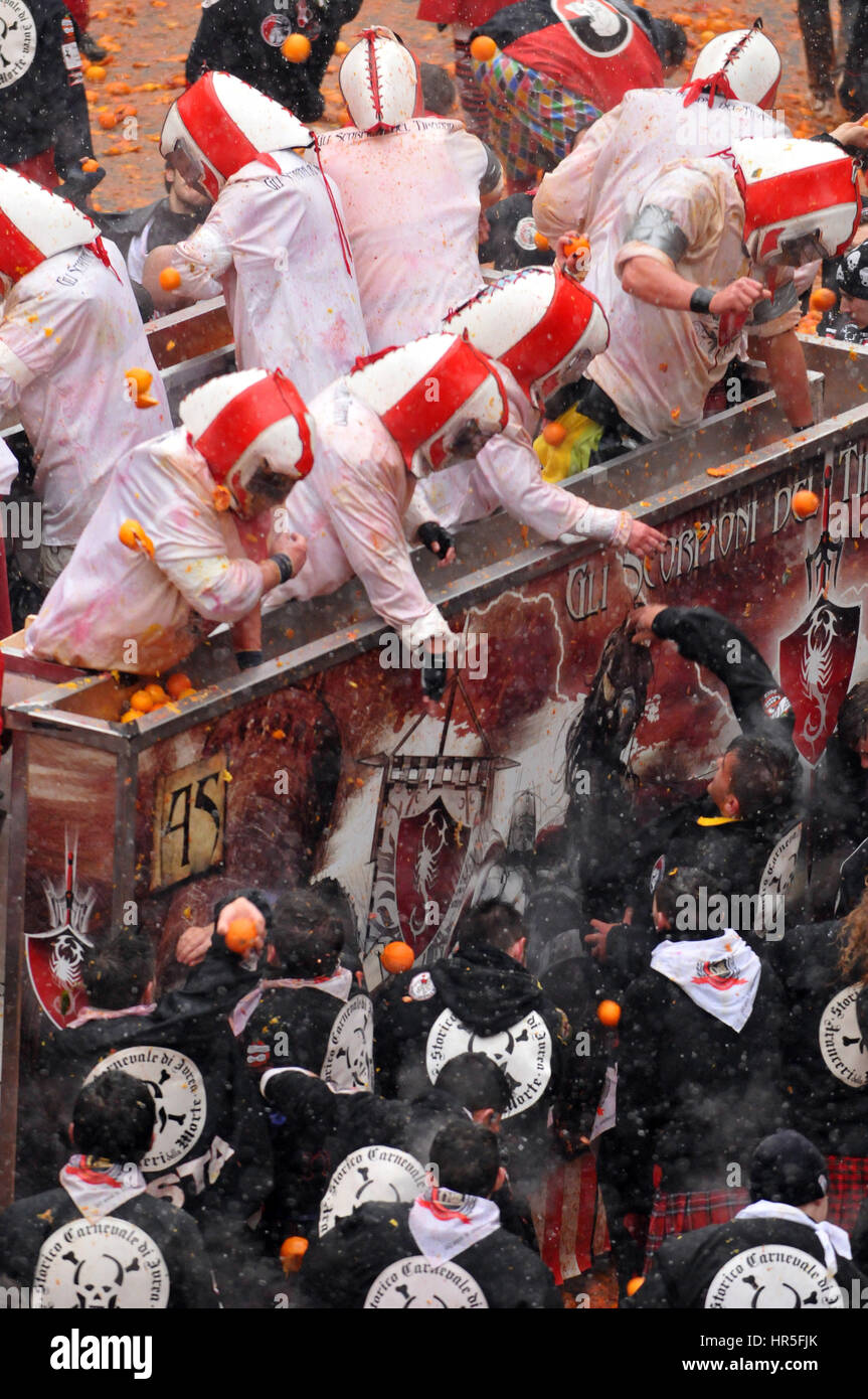Ivrea Carnival, moments from the Organes Battle Stock Photo - Alamy