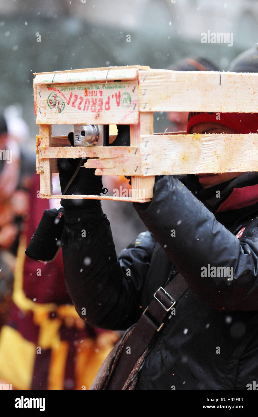 Ivrea Carnival, moments from the Organes Battle Stock Photo - Alamy