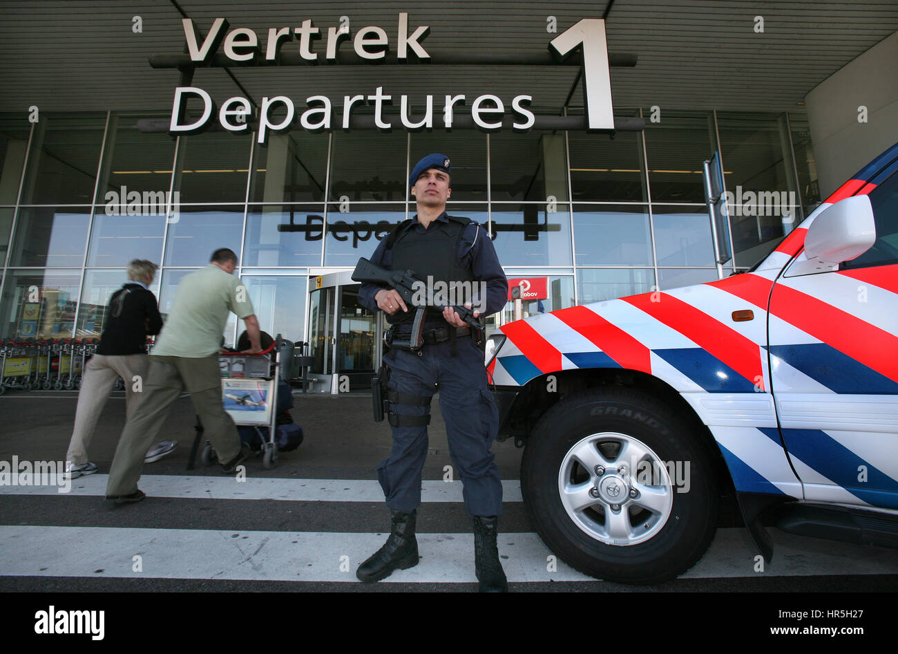 dutch gendarmerie at schiphol Stock Photo - Alamy