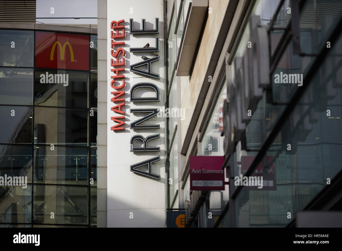 Shopping centre mall signage hi-res stock photography and images - Alamy