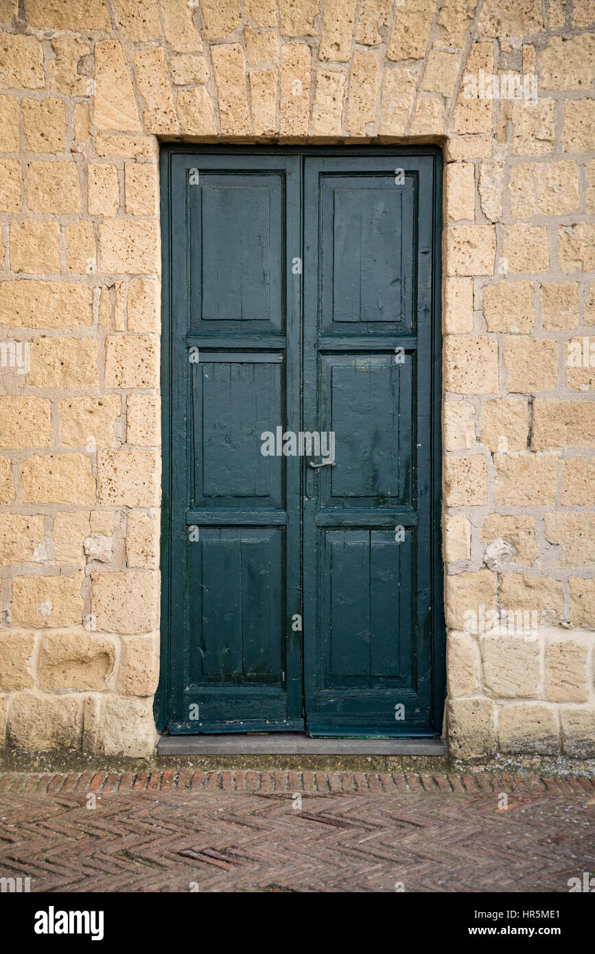 Center door knob door hi-res stock photography and images - Alamy