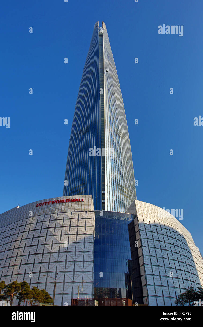 Lotte World Tower skyscraper and Mall in Jamsil, Seoul, Korea Stock ...