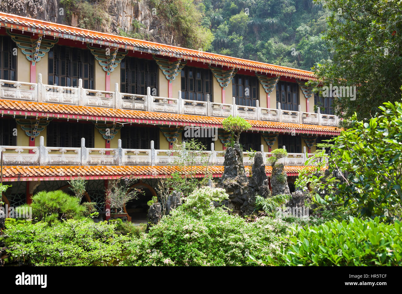 Sam Poh Tong, Ipoh - Sam Poh Tong is a famous cave temple located in ...