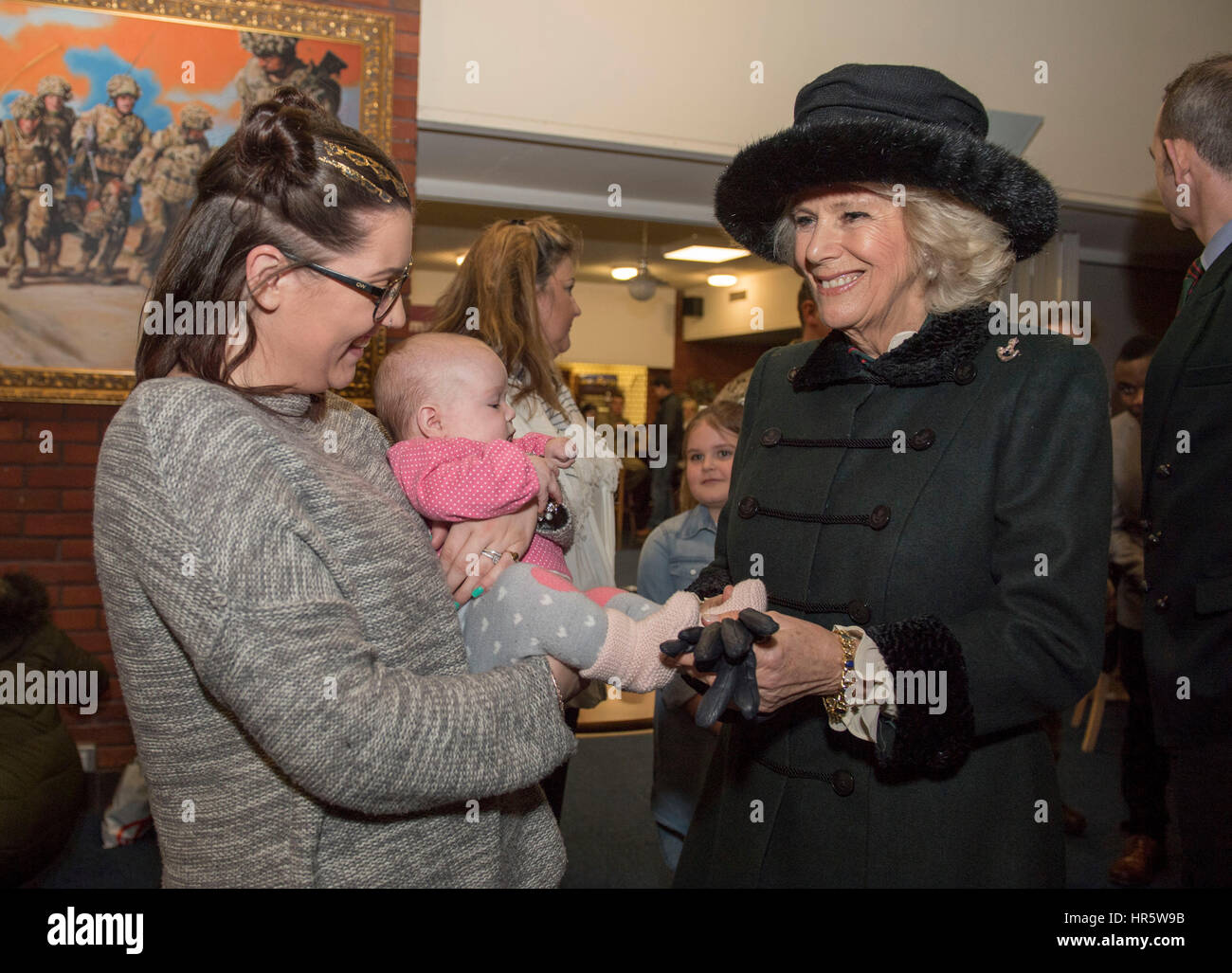 She meets family members soldiers hi-res stock photography and images ...