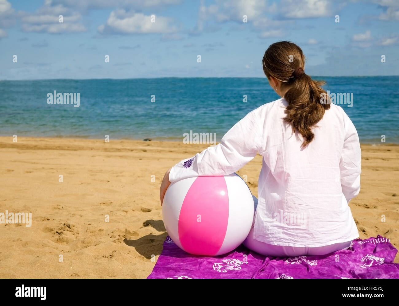 Girl with a beachball hi-res stock photography and images - Alamy