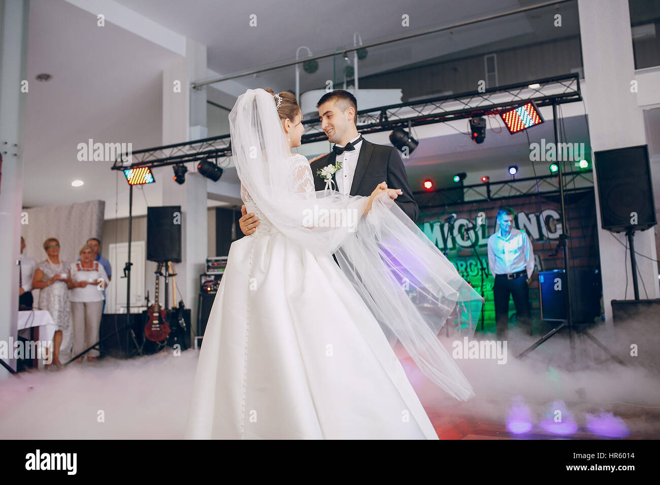 bride and groom dancing at the restaurant of their first dance Stock ...