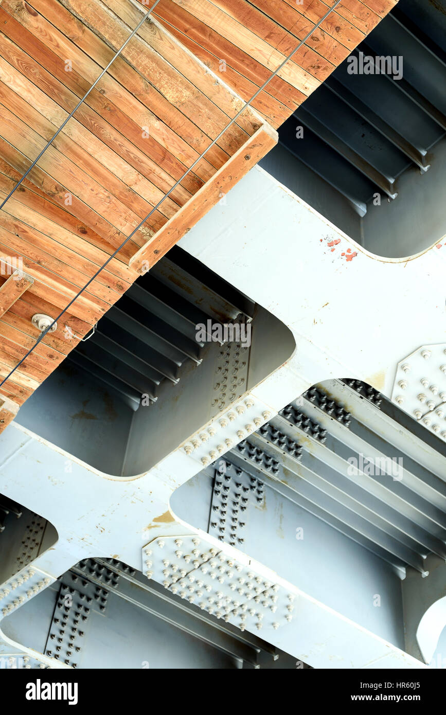 Bridge metal struts hi-res stock photography and images - Alamy