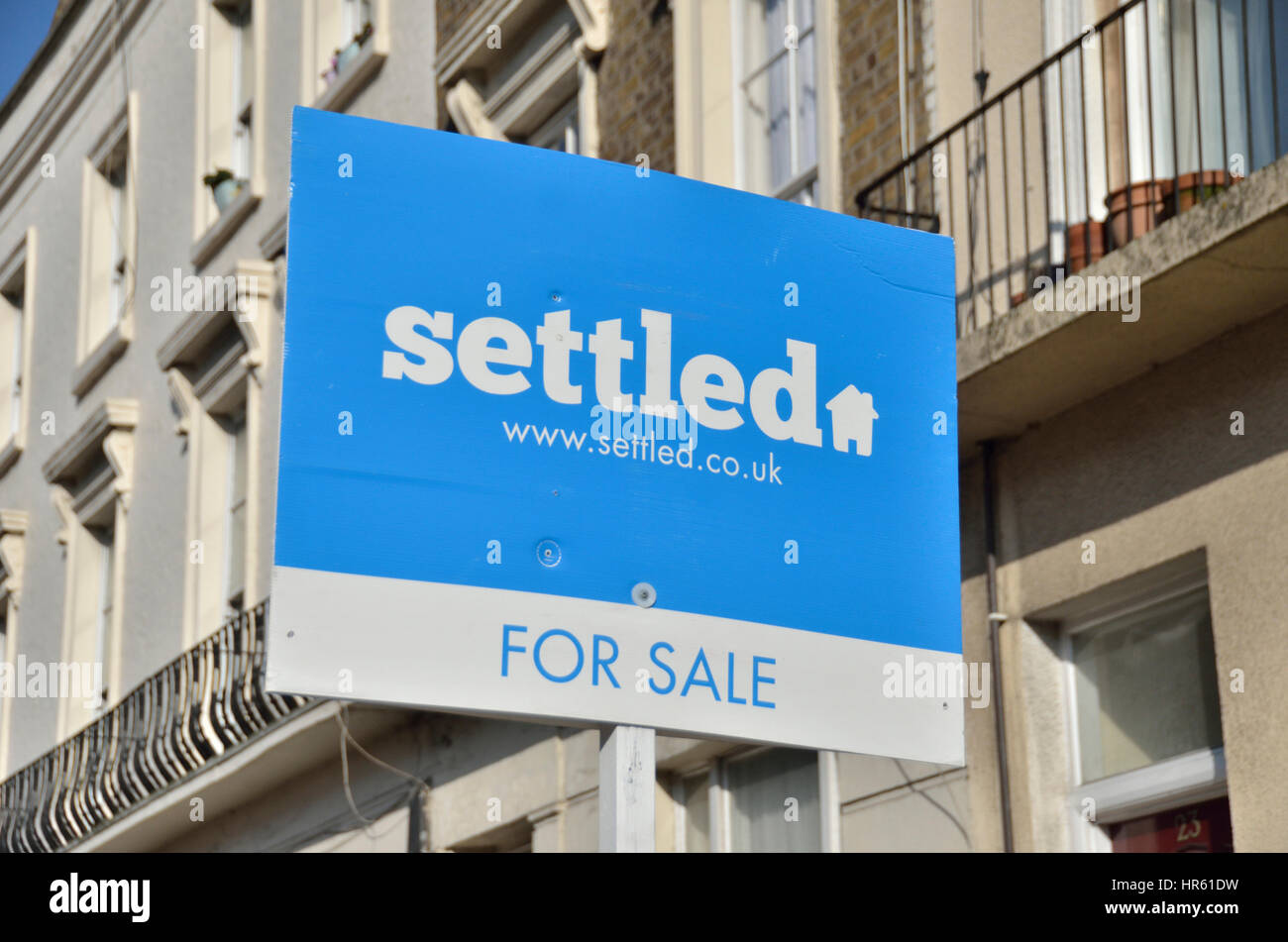 Settled estate agent For Sale sign, London, UK Stock Photo - Alamy