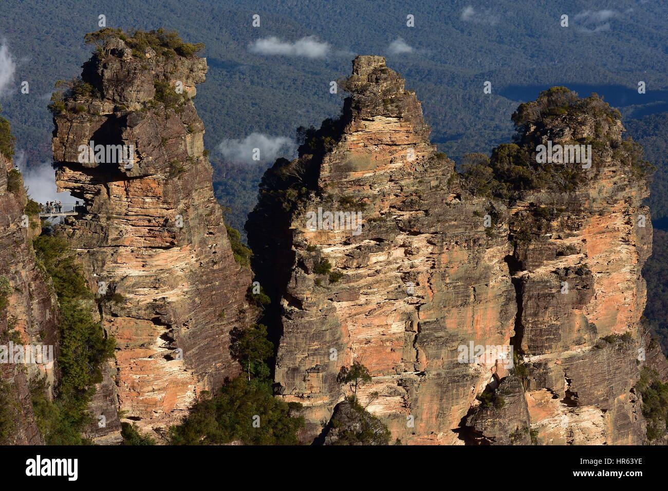 Iconic Three Sisters rock formation in Blue Mountains in evening Stock ...