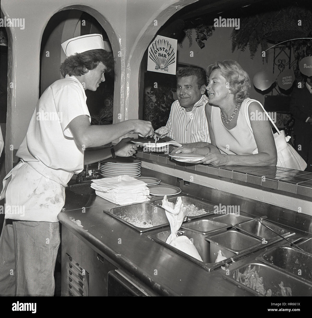 Getting served at bar hi-res stock photography and images - Alamy