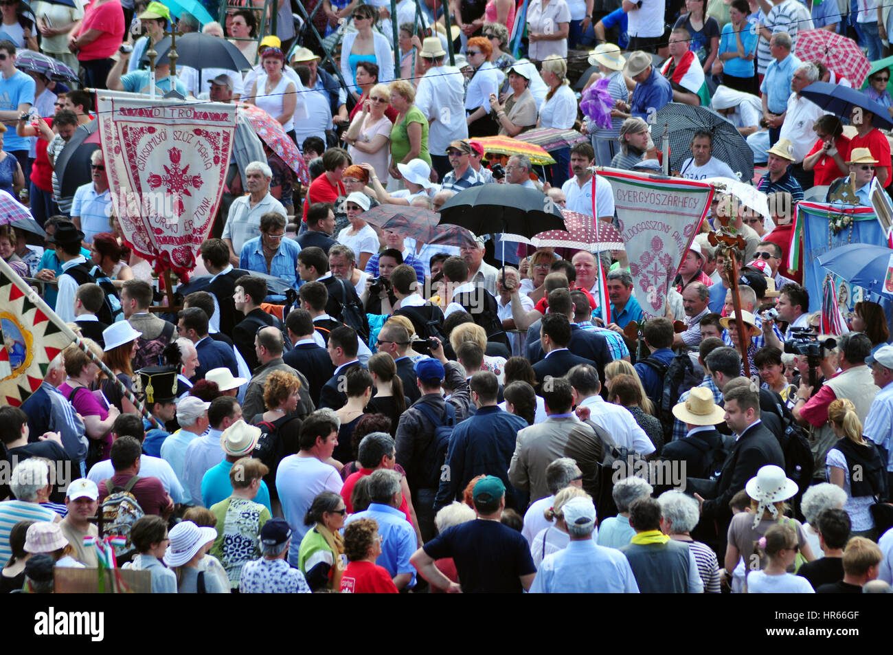 SUMULEU CIUC, ROMANIA - JUNE 6, 2014: Crowd of Hungarian Catholic ...