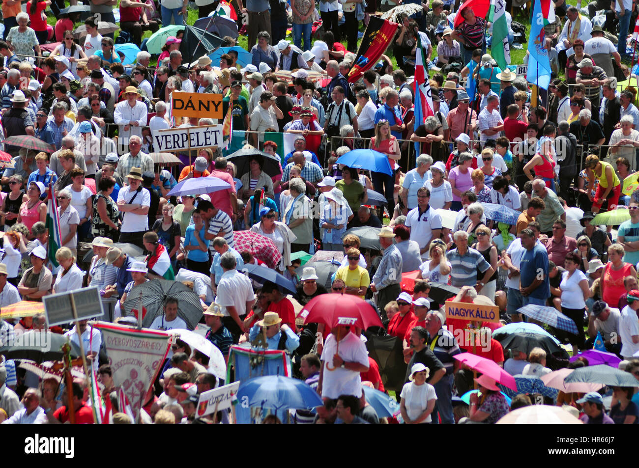 Protestant catholic gathering hi-res stock photography and images - Alamy