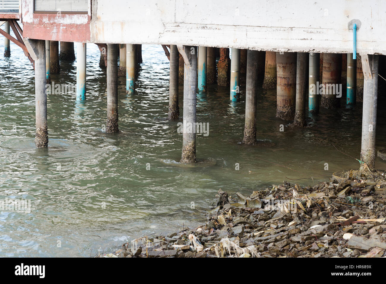 Muddy shore of Pattaya in the summer Stock Photo - Alamy