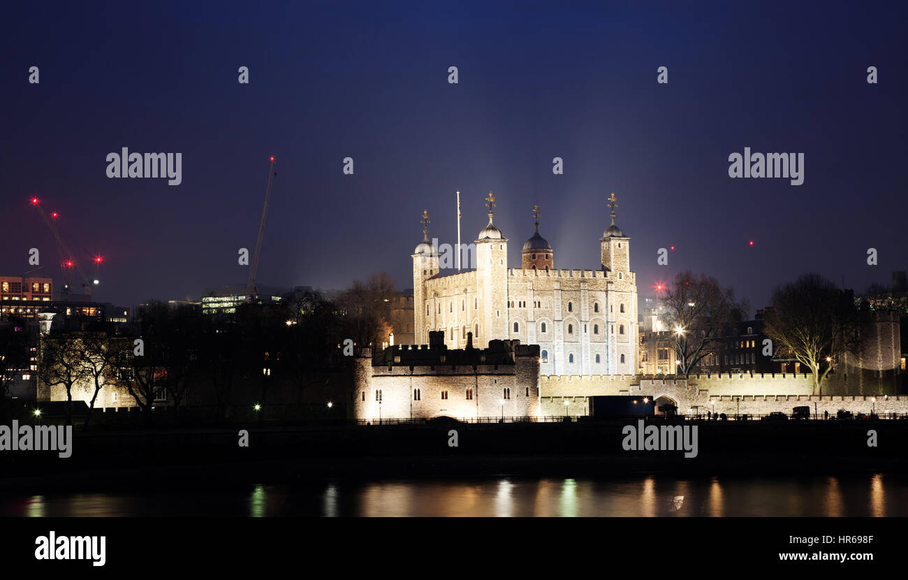 London skyline night rooftop hi-res stock photography and images - Alamy