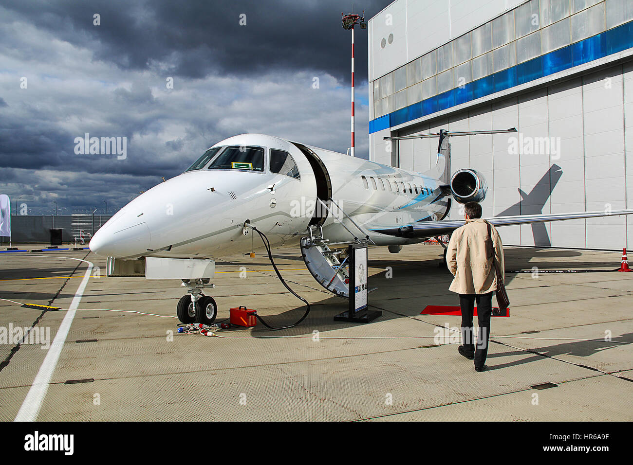 The pilot goes to his plane Stock Photo - Alamy
