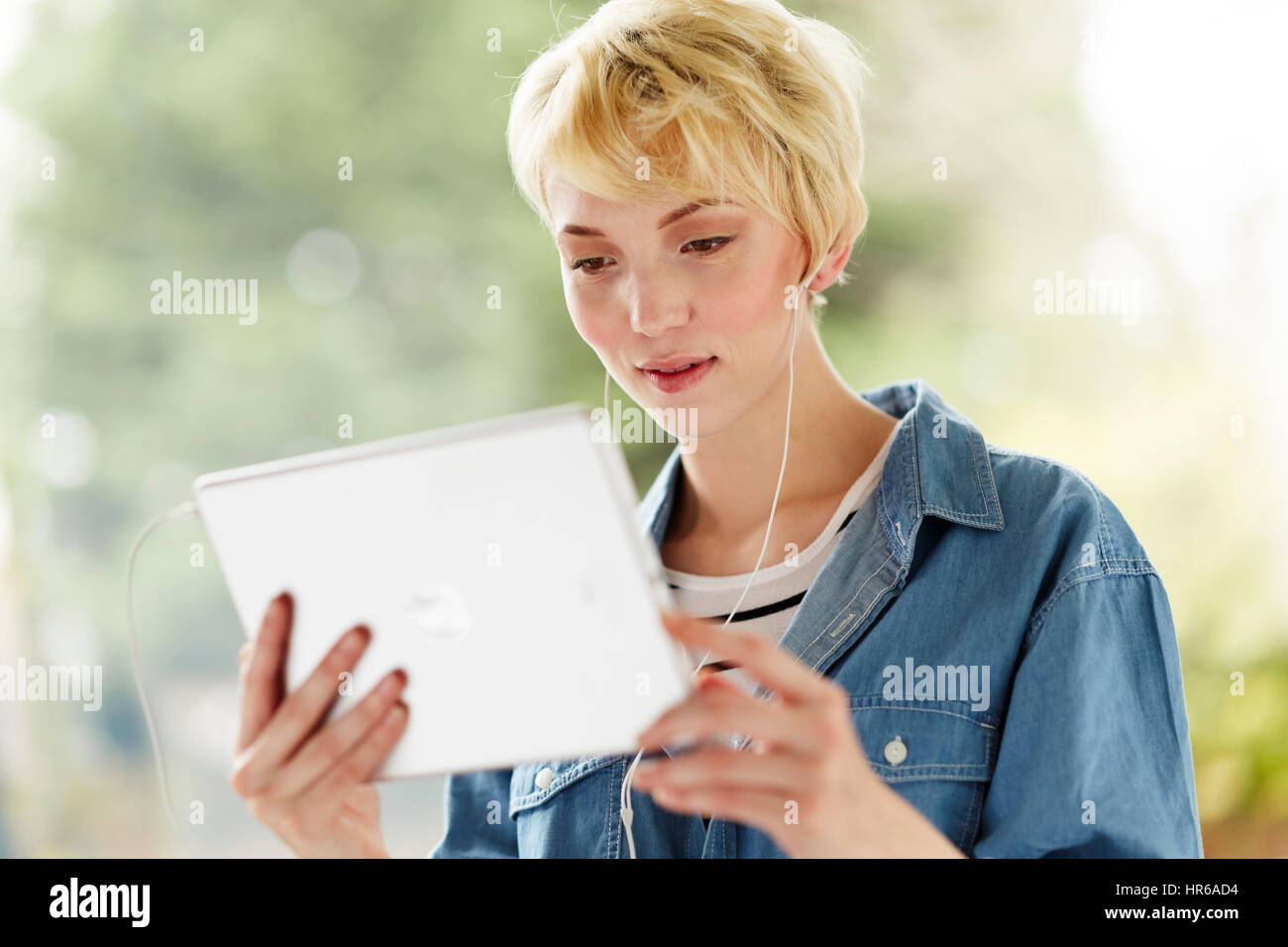 Ipad woman screen hi-res stock photography and images - Alamy