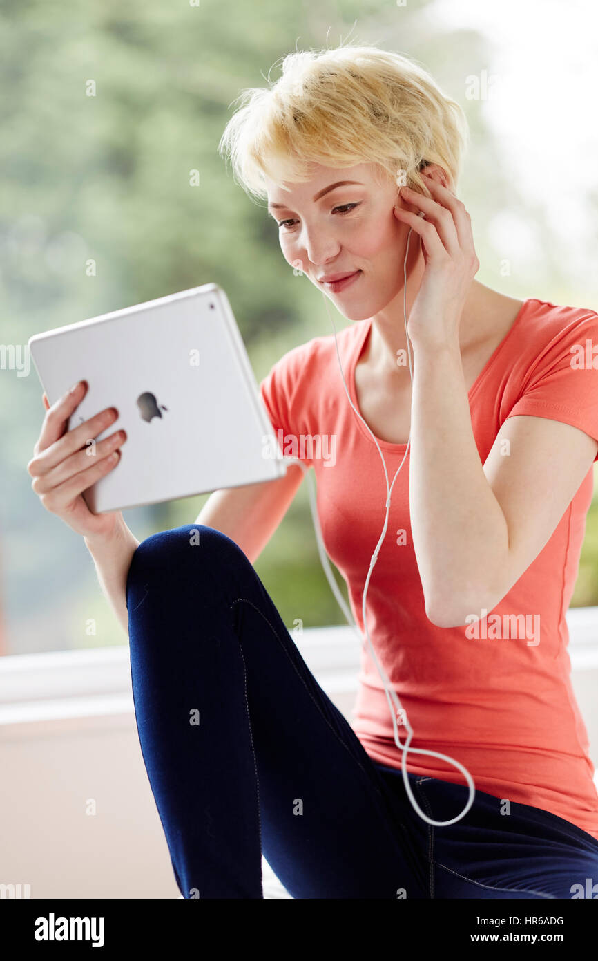 Girl relaxing using her iPad Stock Photo - Alamy